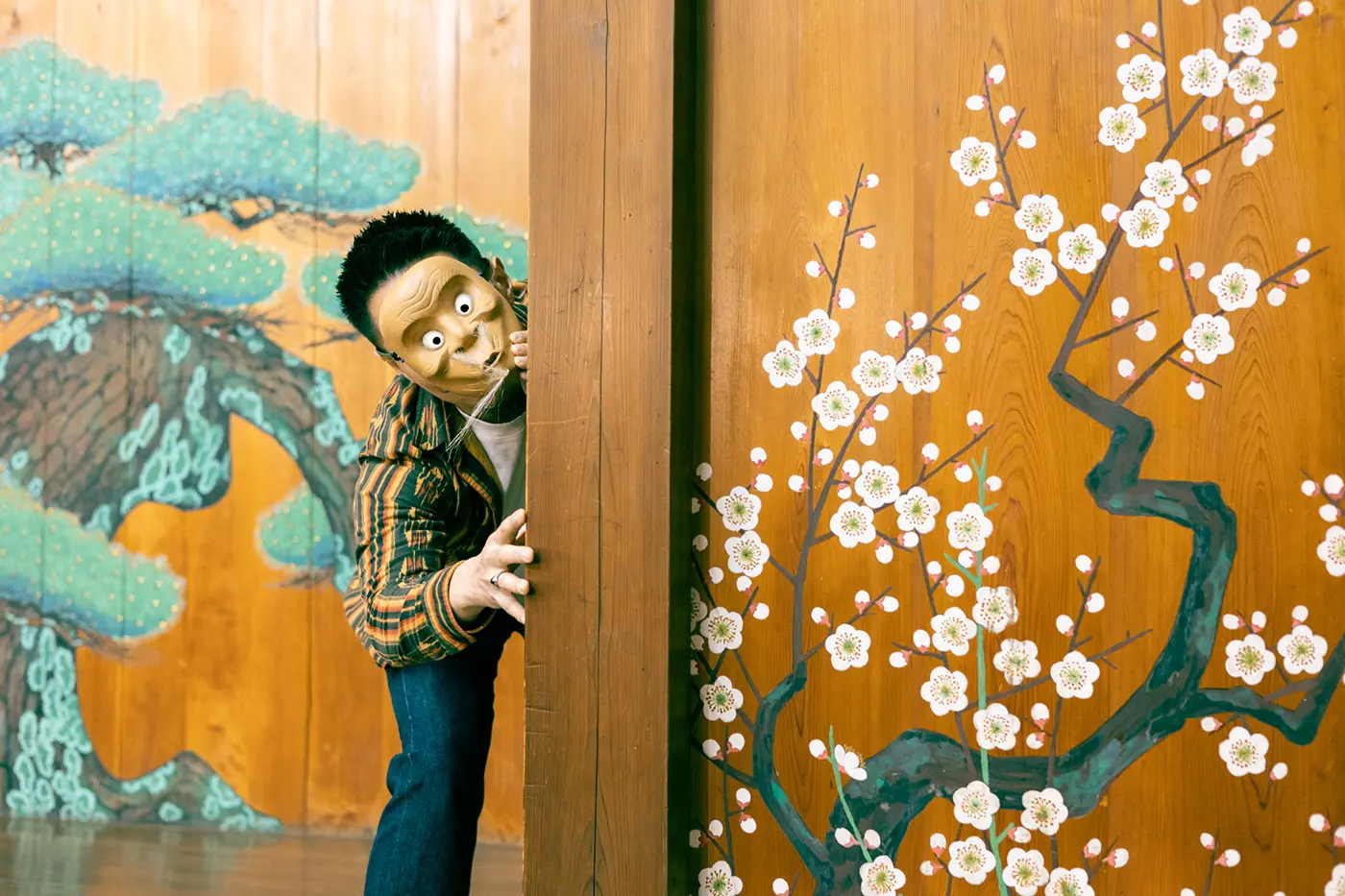 Encountering Noh masks that transcend 400 years. Experience the history ...